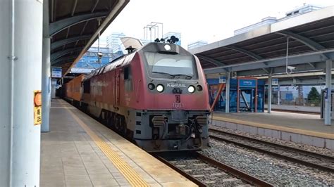 [2022 09 01 목] 7600호대 디젤전기기관차 7601호 견인 컨테이너화물열차 대전역 통과영상 Youtube