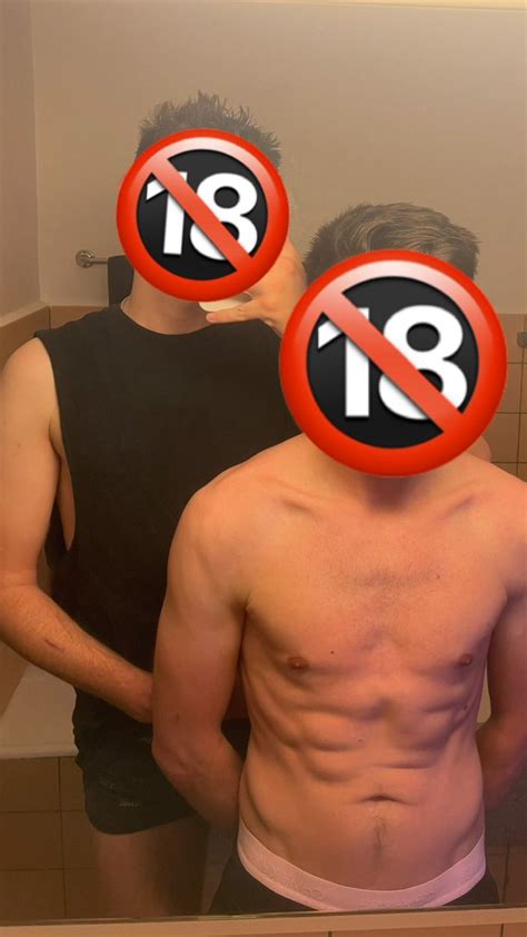 Théo And Léo On Twitter À Combien De Rt On Enlève Le Bas 😌 Gay