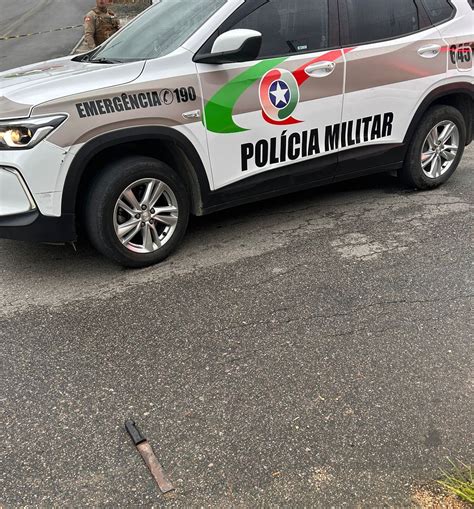Homem é Alvejado A Tiros E Morre Após Partir Para Cima Da Viatura Da Pm