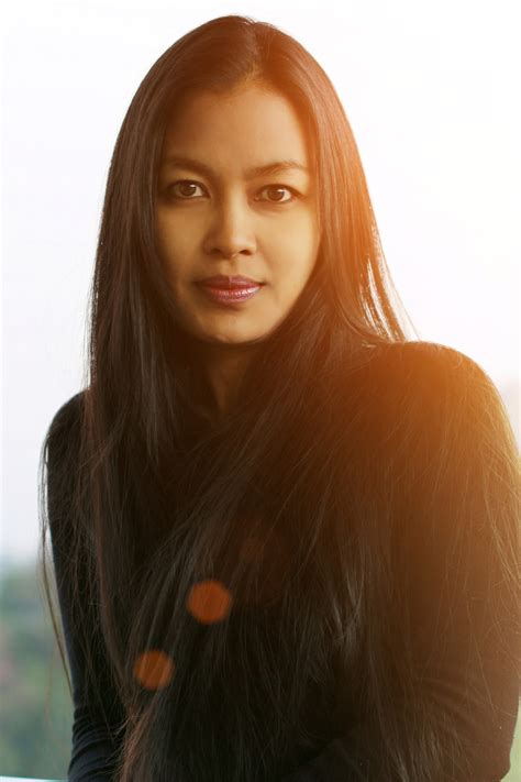 무료 이미지 소녀 말뿐인 헤어 스타일 긴 머리 빨강 머리 흑발 얼굴 서쪽 아름다움 사진 촬영 혼자 서있다