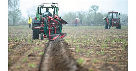 Влажното време ще затрудни сезонните почвообработки Български Фермер