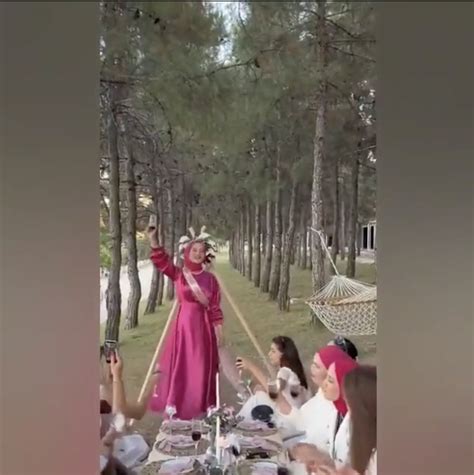 Bekarlığa Veda Partisinde Alkolsüz Şampanya Patlatan Muhafazakar Gelin