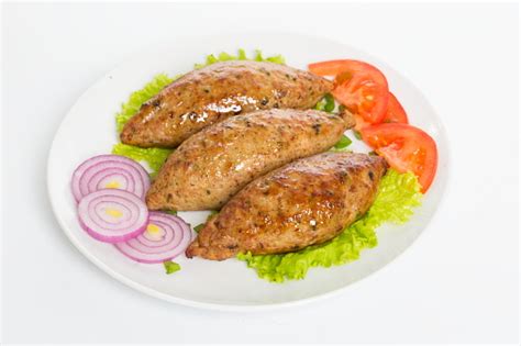 3 튀긴된 빵된과 돈 까 스 흰색 바탕에 양파 오이 토마토 양상추 0명에 대한 스톡 사진 및 기타 이미지 0명 갈색 고기