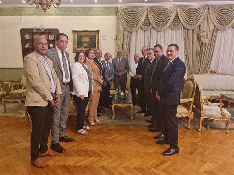 مدير كلية الدفاع الوطني ورئيس اتحاد عمال مصر يشهدان تخرج الدفعة 56
