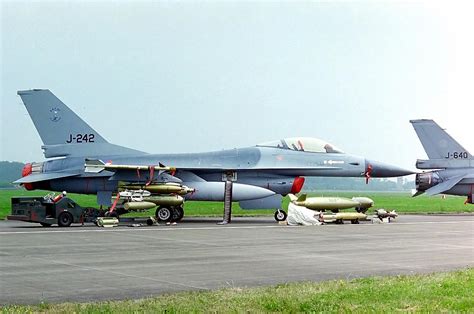 J 242003 • F 16 Photography