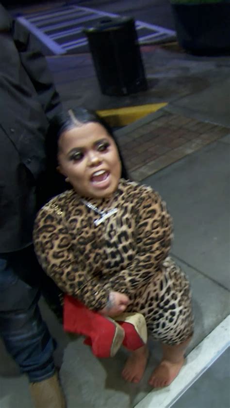Jasmine Deals With Separation Anxiety | Jasmine is reluctant to go back to work when she is ...