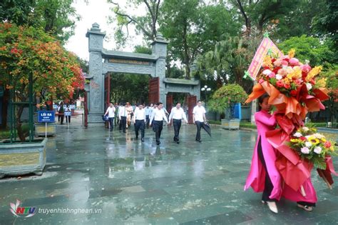 Trưởng Ban Nội Chính Trung ương Phan Đình Trạc Dâng Hương Tưởng Niệm