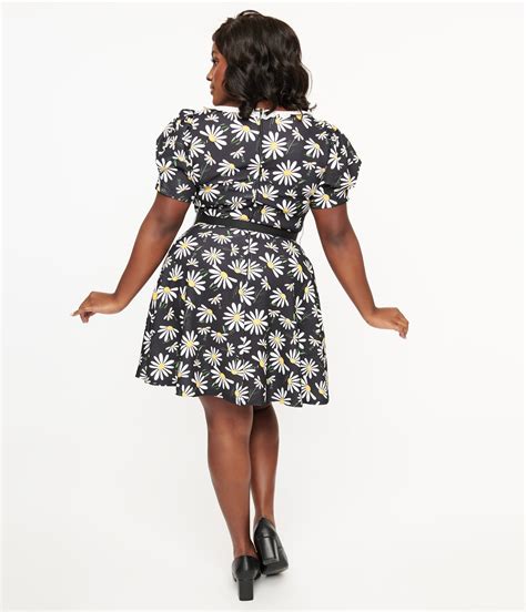 Smak Parlour Plus Size Black And White Daisy Group Chat Flare Dress