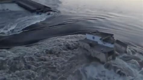 Thousands Evacuate Floods After Ukraine Dam Explodes Threatens Nuclear