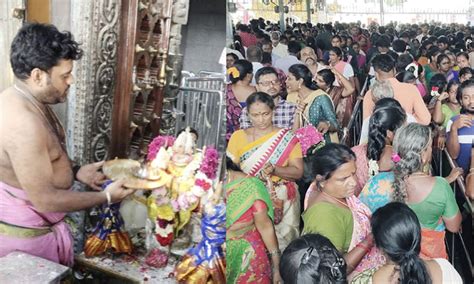 ஆடி செவ்வாய் சிறுவாபுரி முருகன் கோவிலில் குவிந்த பக்தர்கள்