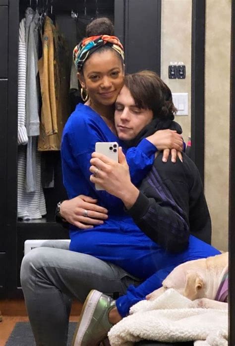 Pin En Couples Parejas Interraciales Parejas Lindas Ropa De Pareja