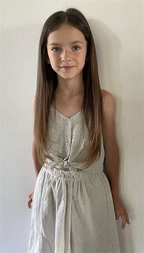 Pretty Tween Girls