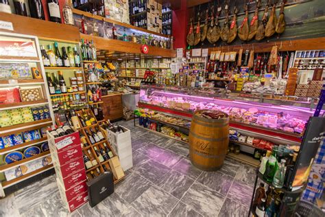 La Manzana De Oro Un Ultramarinos Con Historia Donde Escuchan Al Cliente Diario Sur