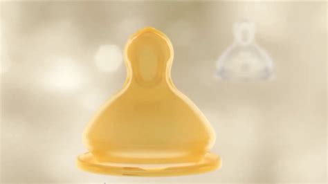 Review so sánh núm ti giả cao su và núm ti silicone Nên dùng loại nào