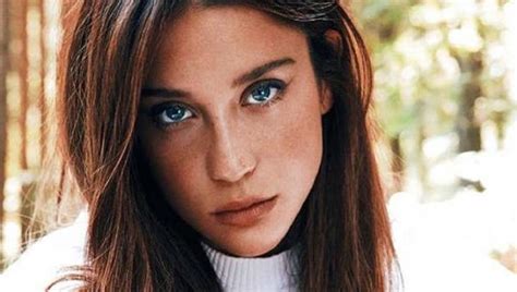 María Pedrazas Tattoos Wie viele hat sie und welche persönliche