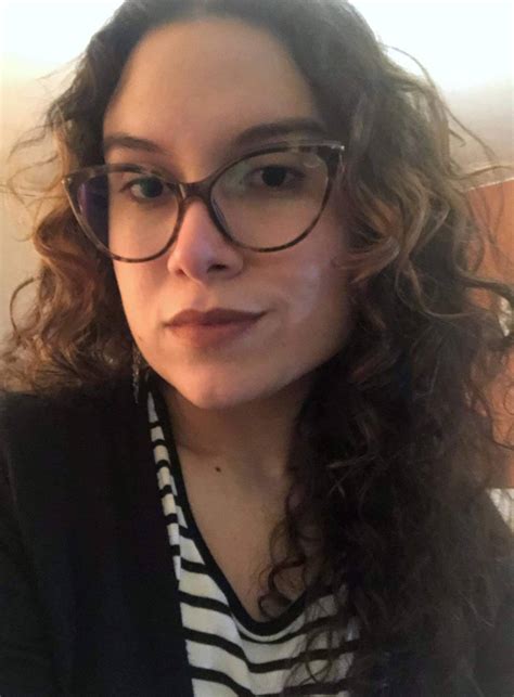 La Poesía Embiste — Microrrelatos De Andrea Sofía Jara Hernando