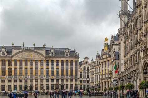 Brabant의 공작의 집과 마을 회관의 한 부분으로 그랜드 장소 브뤼셀 벨기 Capital Region에 대한 스톡 사진 및