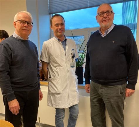 Rige Onkler På Besøg Igen Med Den Største Gave Til Dato