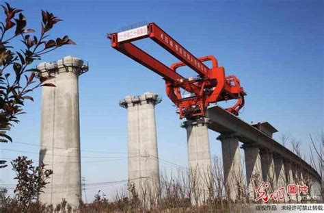 鄭萬高鐵河南段箱梁架設施工正酣 每日頭條