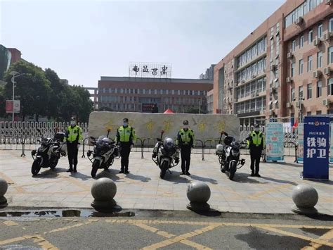 直击2022高考首日现场，你们乘风破浪，我们保驾护航！西湖学子加油！澎湃号·政务澎湃新闻 The Paper