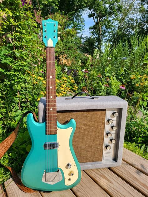 Bought A Fender Acoustasonic Amp As A Pa For My Microphone Plug In My