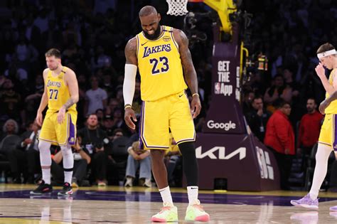 Lebron James Reportedly Suffered Knee Injury In Lakers Nba Playoffs