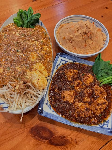 今夜は麻婆豆腐と卯の花 麻婆豆腐は、カルディとオリジナルの2種なんです🌶️豆腐を崩さないで作るのって難しい😿 おうちごはん 麻婆豆腐