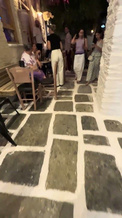 ΣΤΑ ΣΟΚΑΚΙΑ ΤΗΣ ΙΟΥ Youtube