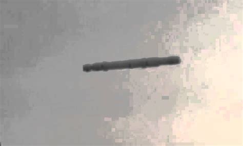 Ovnis Con Forma Similar A La De Un Cigarrillo Fueron Captados En Video