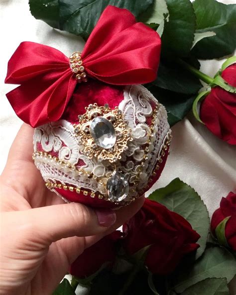 Новогодний шарик красный на ёлку Brooch Jewelry