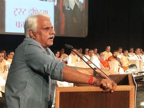 Varanasiपुष्पेंद्र कुलश्रेष्ठ बोले हमारे ही बीच के लोगों ने भारत की