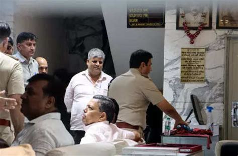 Delhi Jewellery Shop Burglary Police See Two Persons
