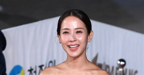 [머니s포토] 조여정 과감한 오프숄더