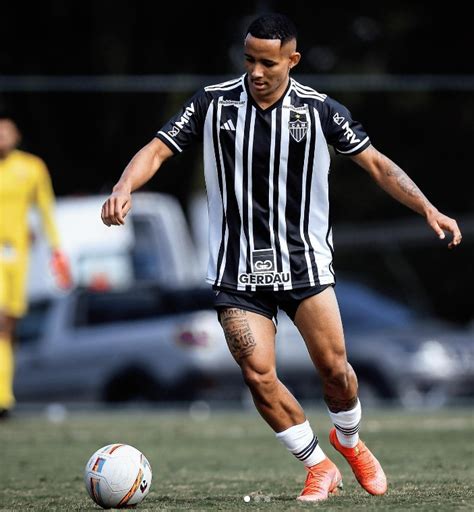 Lateral Emprestado Ao Atlético Mineiro Barra Futebol Clube