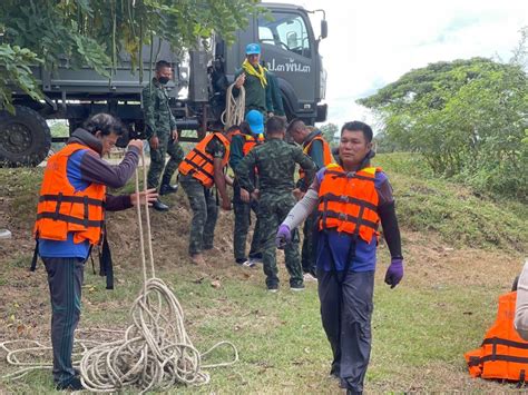 เทศบาลตำบลจระเข้หิน ลงพื้นที่กำจัดผักตบชวา ณ คลองจระเข้หิน