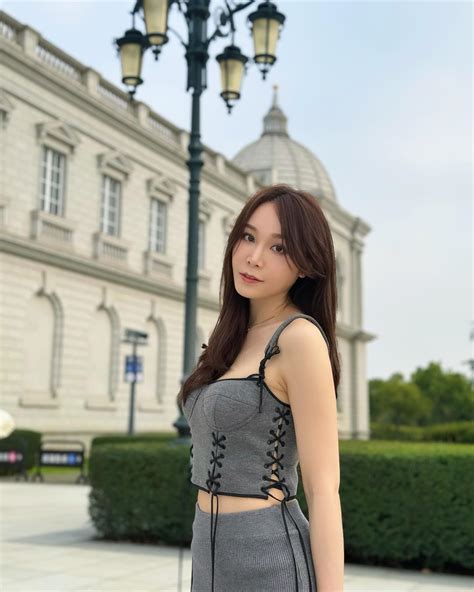 Irinat 鄧伊婷 🏛️ 奇美博物館 奇特而美麗🩵來一場尋找鎂鋁的故事😂 從前不懂為什麼要讀歷史看文物🗿了解各地文化 現在想不到文案時 就知道這些知識是爆發創意小宇宙的原材料😆 有時