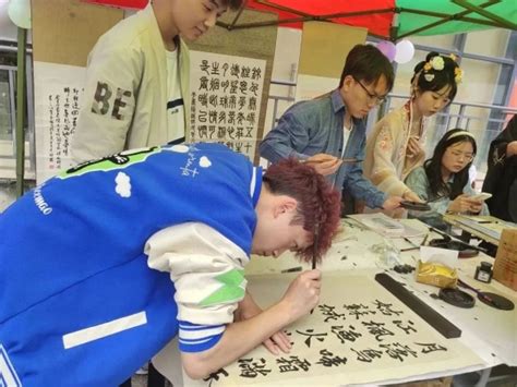 贵州大学“汉风府”“书法协会”等参加校首届国潮游园会
