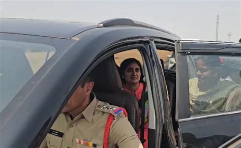 పోలీసుల తీరుతో వల్లభనేని వంశీ భార్యకు ఇక్కట్లు Ap Police Threat