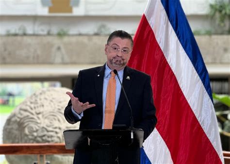 Ariel Robles Representa Muy Bien A La Loca De Gandoca Señala Chaves