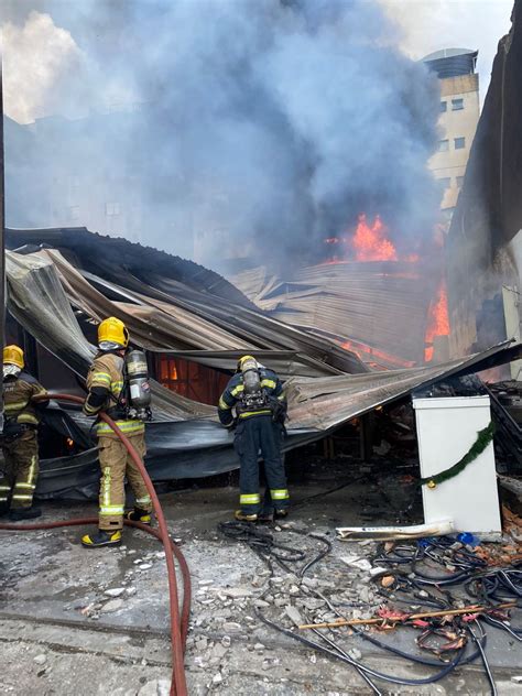 Loja pega fogo no bairro Castelo em BH e estabelecimento fica destruído