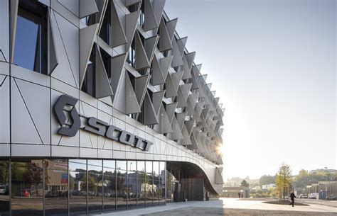 Luta Na Cúpula Da Scott Substituição De Seu Ceo Para Atualizar A Marca