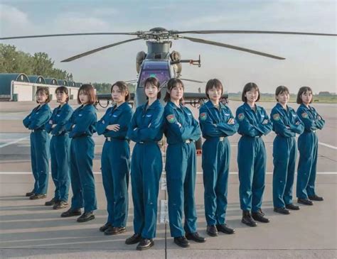 陆军首批女飞行学员中，她首个初放单飞