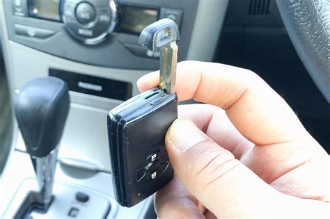 【くるま問答】スマートキーが電池切れ？ ドアの解錠やエンジン始動はどうしたらいい？ Webモーターマガジン