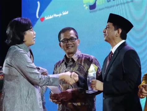 Uin Makassar Raih Penghargaan Pengelolaan Blu Terbaik Dari Menteri