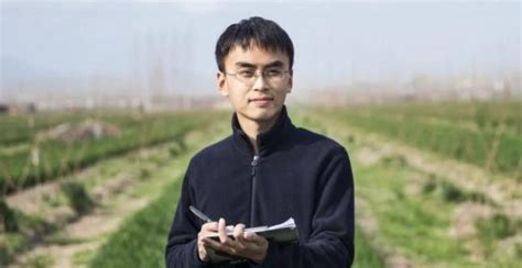 这位“90后”清华博士履新，扎根基层的他曾说“愿为萤火，发一点光”腾讯新闻