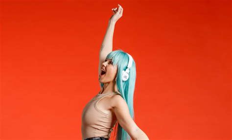 JBL Brings Noise Cancelling To On In And Around Ears Pickr