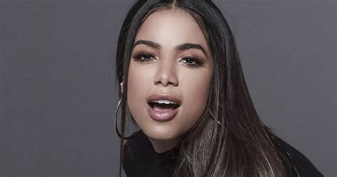 Anitta lançará hoje seu novo single Indecente mas decidimos ouvi lo