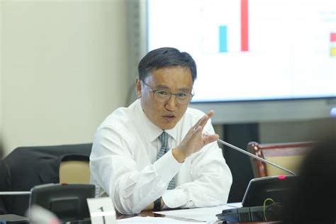 Ж Чинбүрэн Хөнгөлөлттэй эмийг хүндрэлтэй авдаг байсан бүх асуудал шийдэгдсэн Chuhag