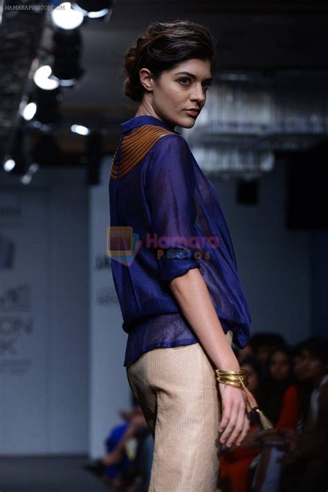 Model Walk For Ragini Ahuja Show At Lfw 2014 Day 1 In Grand Hyatt