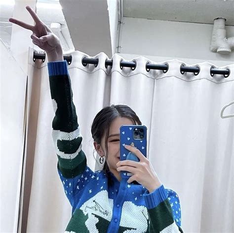 Icon Lq Instagram Selfie Kpop Itzy Ryujin Itzy Selfie Mirror